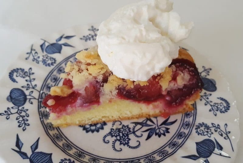 How to make a German Plum Cake Zwetschgenkuchen (with Streusel!)