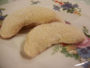Vanilla Kipferl Recipe - A Delicious German Christmas Cookie