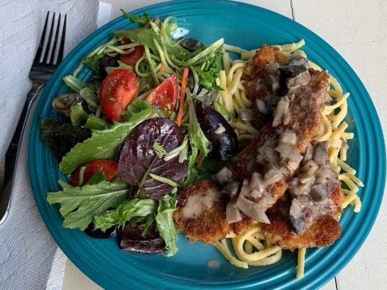 How to Make Chicken Schnitzel with Mushroom Sauce or Jägersoße