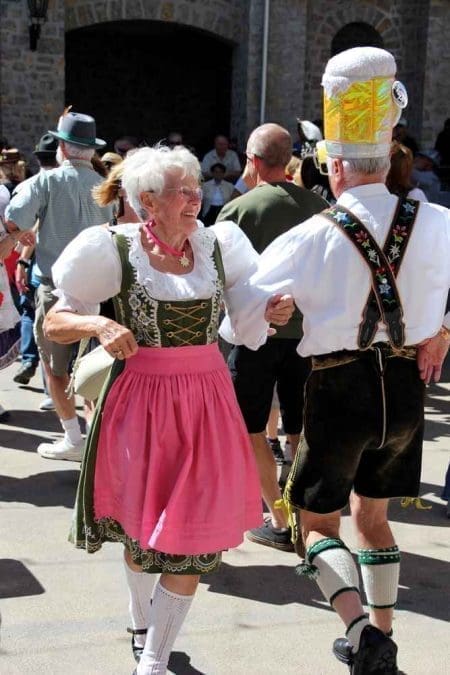 History of the Chicken Dance Song- How did Ducks became Chickens?